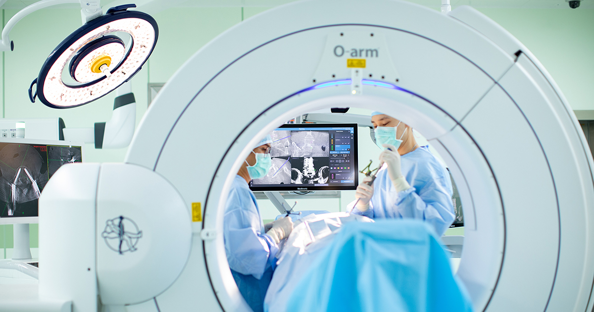 O-arm 3D Imaging Navigator and IOM เทคโนโลยีขั้นสูงเพิ่มความปลอดภัย ใน ...